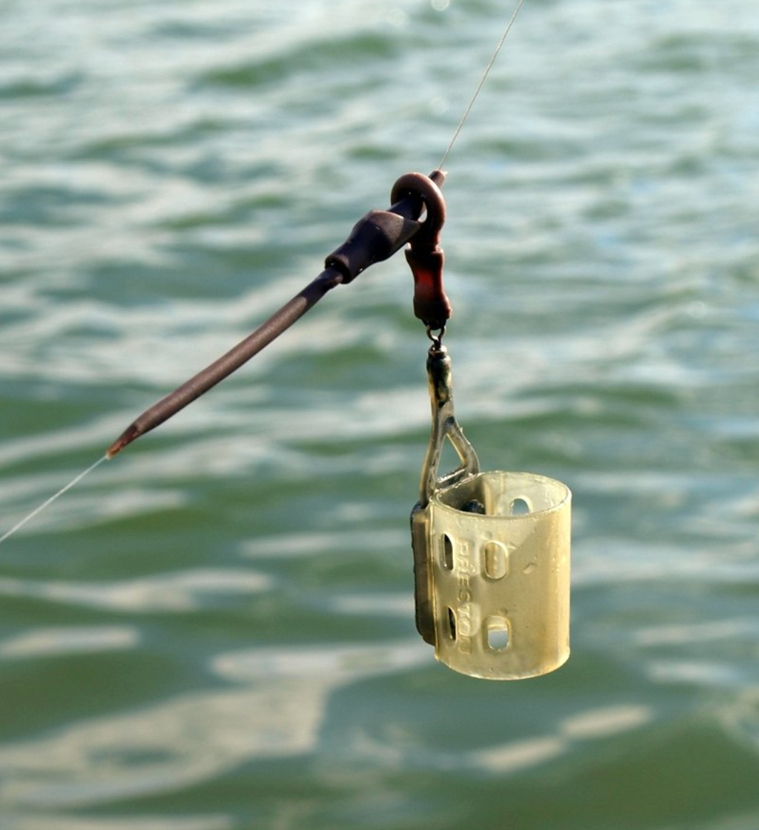 Pesca a Feeder: pasturatori, ami, filo e canne pesca feeder – Riva ...